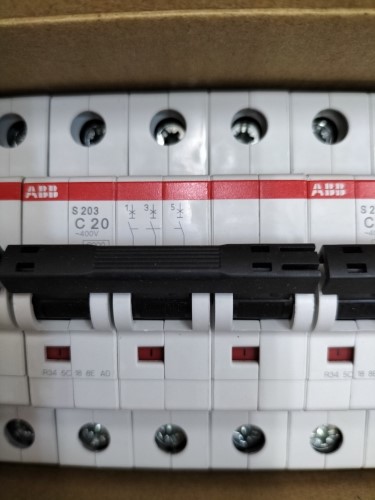ABB MODEL: S203-C20 ราคา 800 บาท