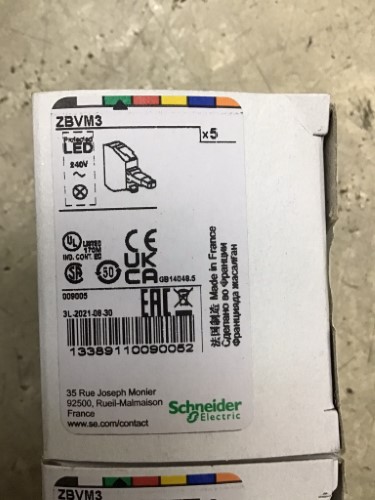 SCHNEIDER ZBV-M3 220V ราคา 216 บาท