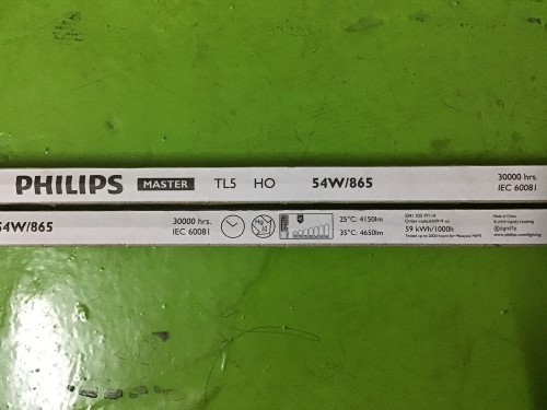 PHILLIPS MASTER TL5 HO 54W/865 ราคา 200 บาท
