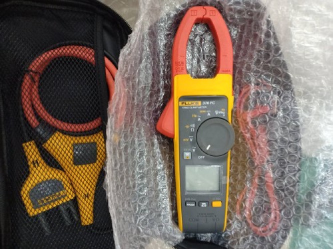 BRAND:FLUKE MODEL:376 FC TRMS CLAMP METER ON METER AC/DC ราคา 18,000 บาท