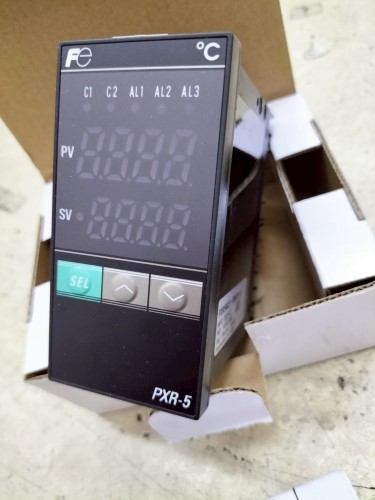 FUJI TEMP CONTROLLER MODEL: PXR5NCE1-PW000-C ราคา 6,350.00 บาท