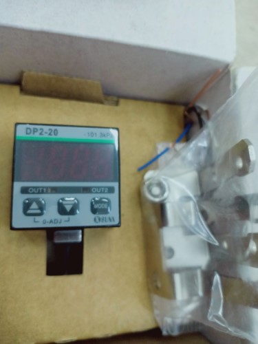 SUNX DIGITAL PRESSURE SENSOR MODEL: DP2-20 101-3KPA ราคา 2,000.00 บาท