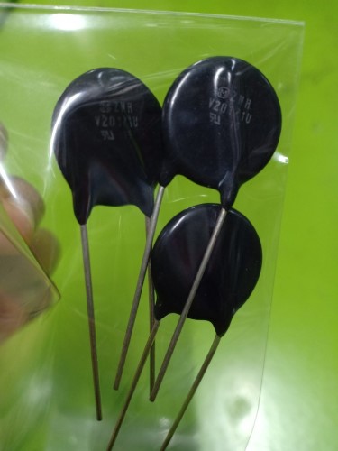 ZNR VARISTORS V20121U ราคา 200 บาท