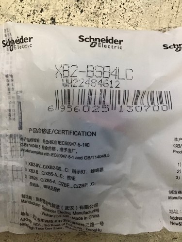SCHNEIDER XB2-BSB4LC 22MM 240VAC ราคา 375 บาท