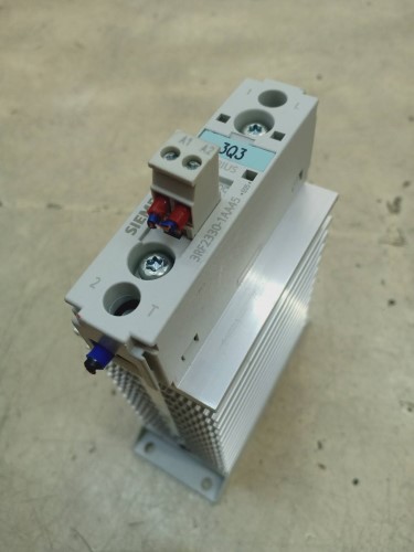 SIEMENS SOLID STATE RELAY 3RF2330-1AA45 ราคา 5,900 บาท