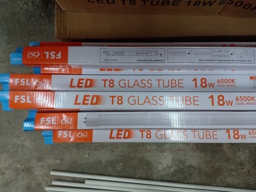หลอดไฟ FSL LED T8 GLASS TUBE 18W 6500K ราคา 100 บาท