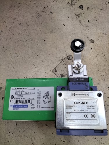 TELEMECANIQUE XCKM115H29 ZCKM1+ZCKD15 (แบบลูกล้อ) ราคา 936.60 บาท