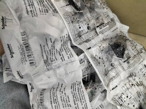 SCHNEIDER SELECTOR SWITCH HEAD MODEL: ZB2BD2C 2 ออโต้ล็อค ราคา 170 บาท