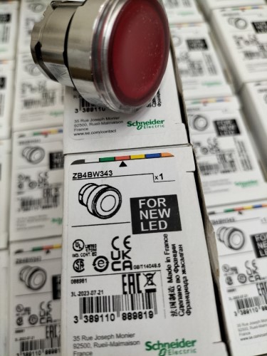 SCHNEIDER SWITCH XB4BW34M5 RED 220V = ZB4BW343+ZB4BW0M15 ราคา 100 บาท