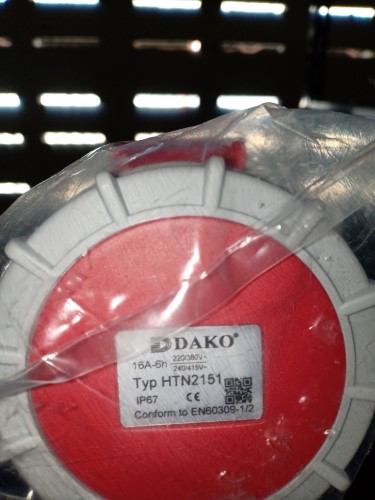 DAKO POWER PLUG HTN2151 3P+N+E 16A ราคา 100 บาท