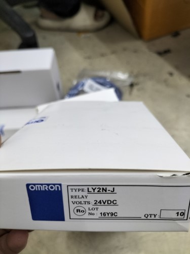 OMRON MODEL: LY2N-J 24VDC ราคา 180 บาท