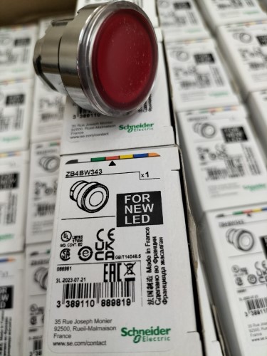 SCHNEIDER SWITCH XB4BW34M5 RED 220V = ZB4BW343+ZB4BW0M15 ราคา 100 บาท