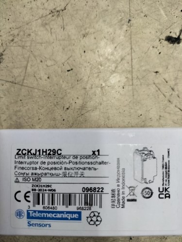 TELEMECANIQUE LIMIT SWITCH MODEL:XCK-J10513 H29/ZCK-E05/RM=ZCKY13C ...