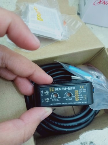 AUTONICS PHOTOELECTRIC SWITCH SENSOR MODEL: BEN5M-MFR 24-240VAC/DC ราคา 1,200 บาท