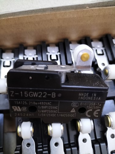 OMRON Z-15GW22-B ราคา 154 บาท