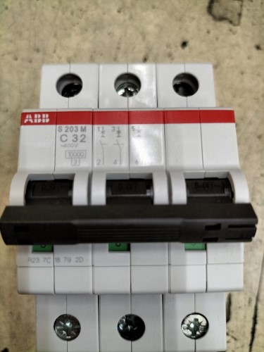 ABB S202M-C32 3P ราคา 1,212 บาท