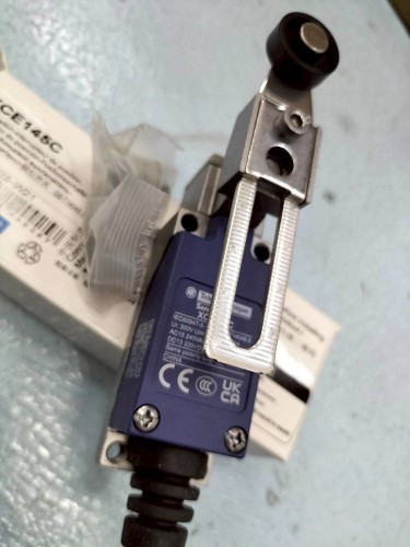 TELEMECANIQUE LIMIT SWITCH MODEL: XCE145C ราคา 1,000.00 บาท