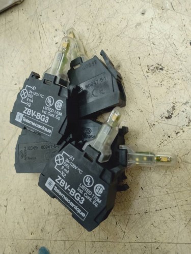TELEMECANIQUE PILOT LAMP MODEL:ZBV-BG3 24-120VDC/AC GREEN ราคา 355 บาท