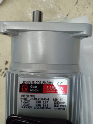 LY LUSON GEAR MOTOR J230V18-200-20-C(Y) ราคา 13,000 บาท