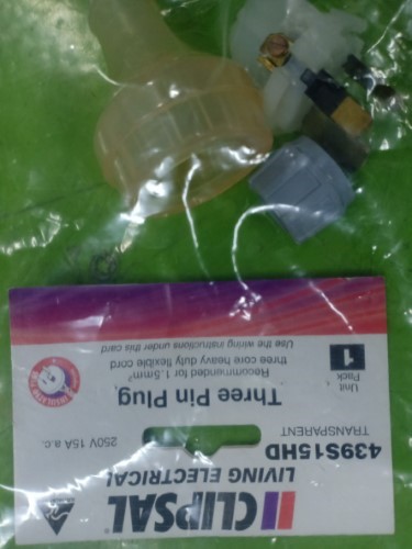 CLIPSAL THREE PIN PLUG 439S15 250V 15A ราคา 1,300 บาท
