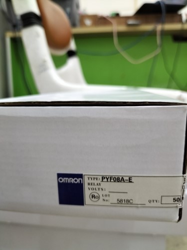 OMRON RELAY MODEL: PYF08A-E ราคา 300 บาท
