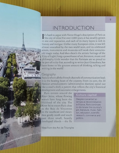 Paris pocket guide by Berlitz