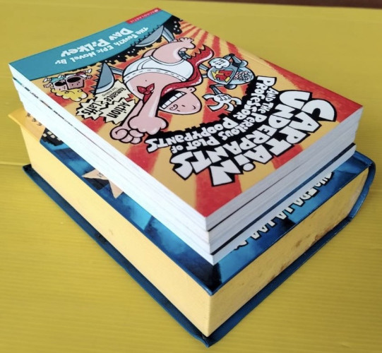THE TRA-LA-LAA-RiFiC CAPTAiN UNDERPANTS COLLECTiON