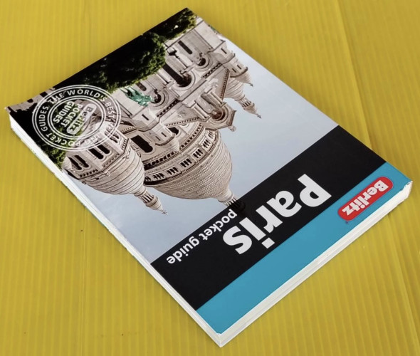 Paris pocket guide by Berlitz