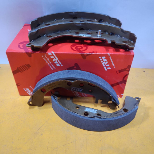 ผ้าเบรค TRW หน้า Toyota HILUX REVO (Standard Cab) 2.4D, 2.7L, 2.8D 2WD ...