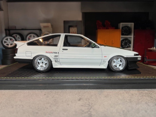 IG1296 1:18 Toyota Sprinter Trueno(AE86) 3Door White With DK [Width 9 ...
