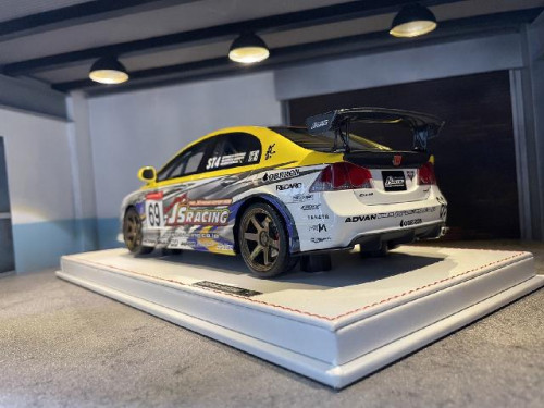 One Model: 20C02-01 1:18 FD2 Js Racing [Width 10 Length 25 Height 7 cms]