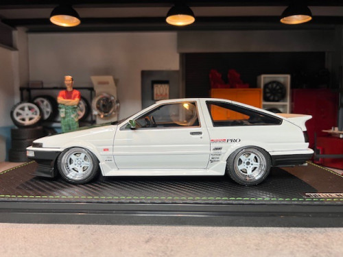 IG1296 1:18 Toyota Sprinter Trueno(AE86) 3Door White With DK [Width 9 ...