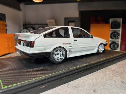 IG1296 1:18 Toyota Sprinter Trueno(AE86) 3Door White With DK [Width 9 ...