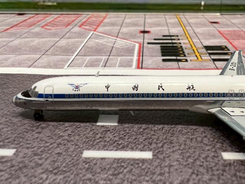 JCWings 1:400 CAAC MD-82 B-2101 XX40097 [Width 8 Length 11 Height 2 cms]