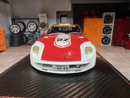 IG1295 1:18 LB Works Fairlady Z(S30)White With Mr.Kato [Width 10 Length ...