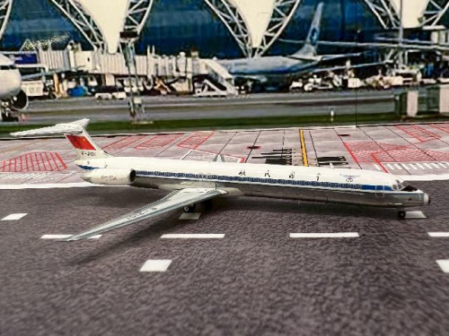 JCWings 1:400 CAAC MD-82 B-2101 XX40097 [Width 8 Length 11 Height 2 cms]