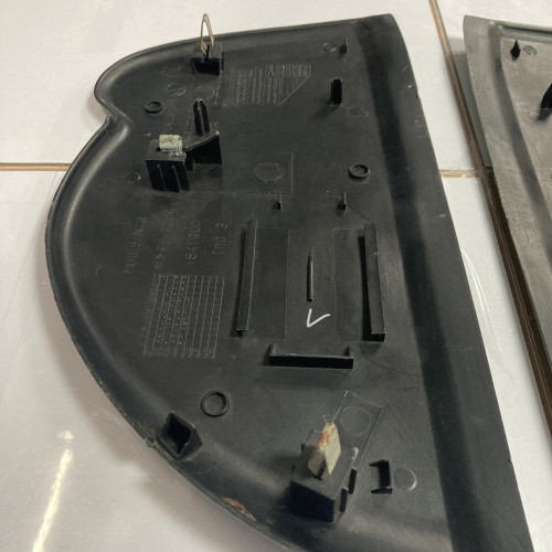 VW PASSAT B5.5 2.3L ฝาปิดกล่องฟิวส์ปลายแดชบอร์ด L R ของแท้